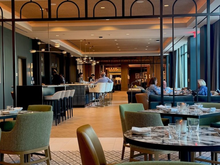 merricks tavern radnor f dining room - SAVVY MAINLINE